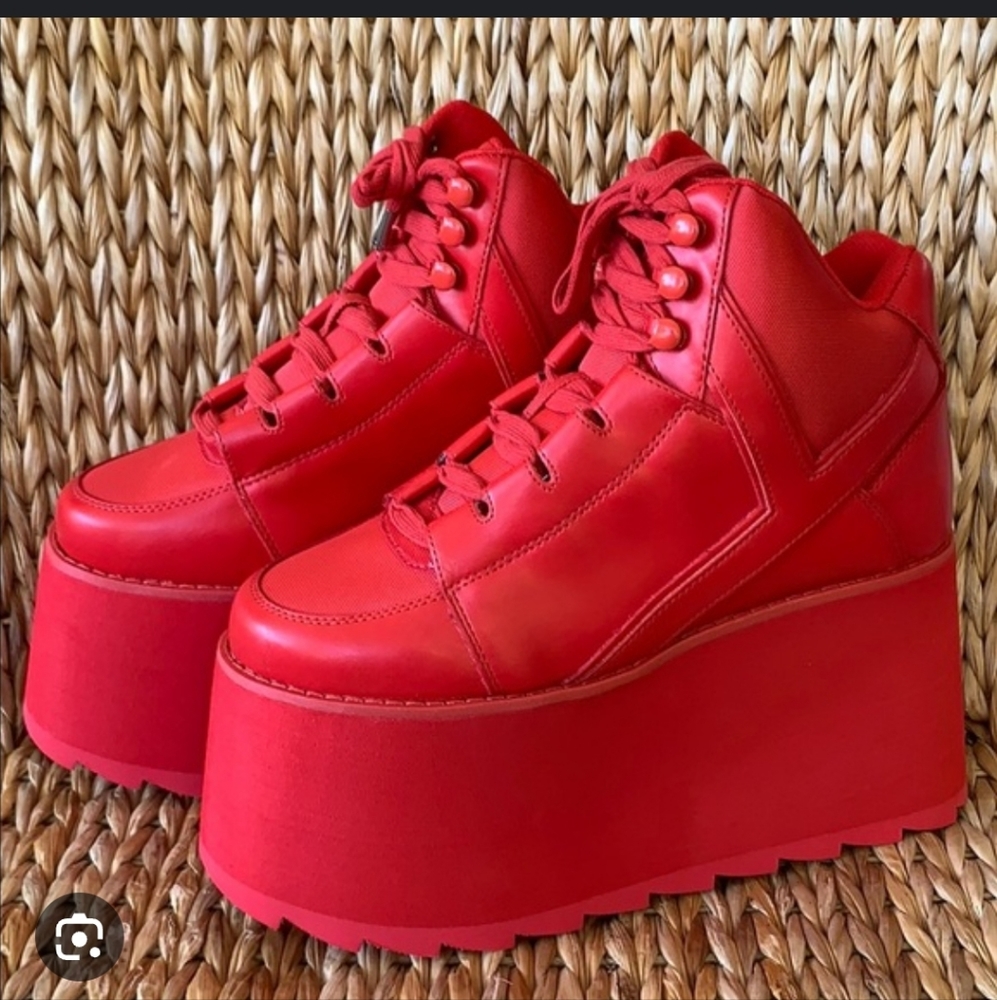 Unworn Yru Red Qozmo 2 Platforms - Gem
